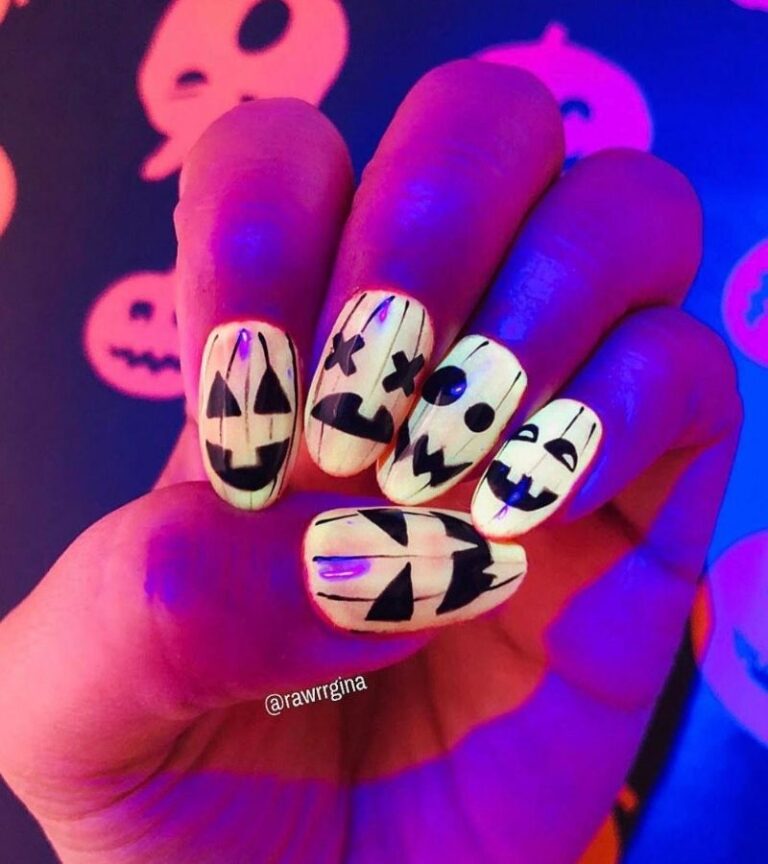 30 Gorgeous Glow In The Dark Halloween Nails To Steal The Show