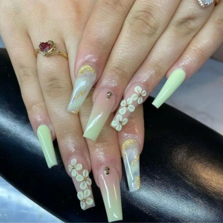 33+ Latest Graduation Nails That Are Trending In 2025