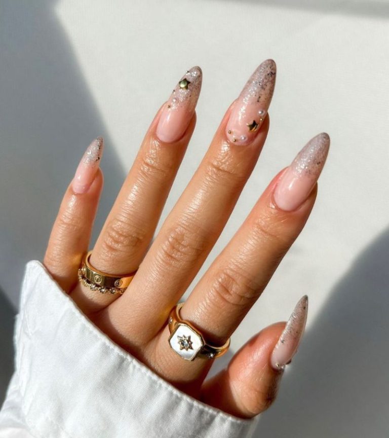 35+ Sparkling New Year's Eve Nails That'll Glam You Up