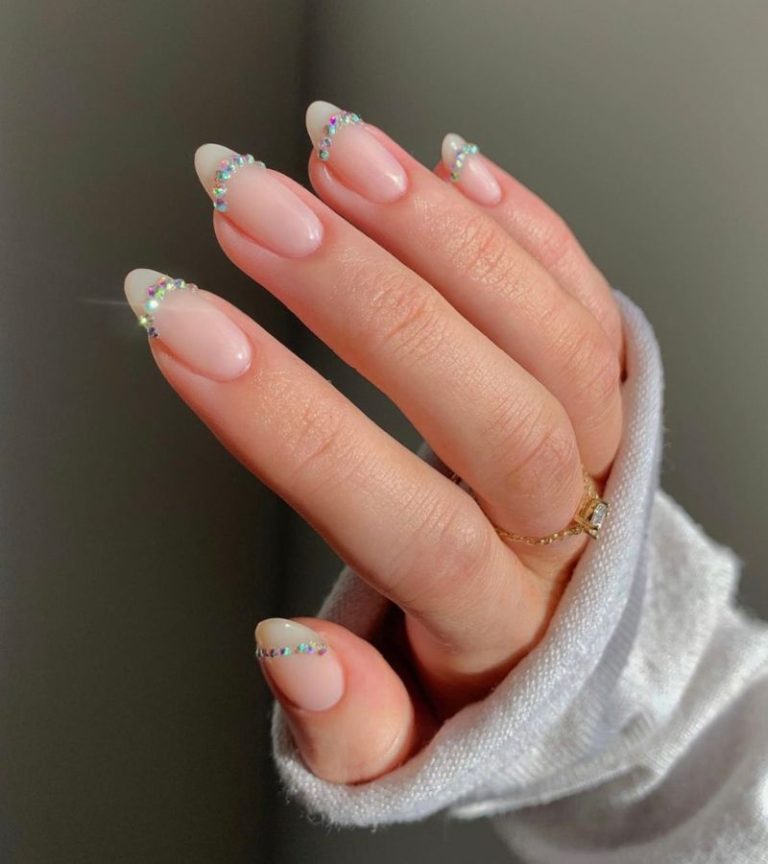 35+ Sparkling New Year's Eve Nails That'll Glam You Up